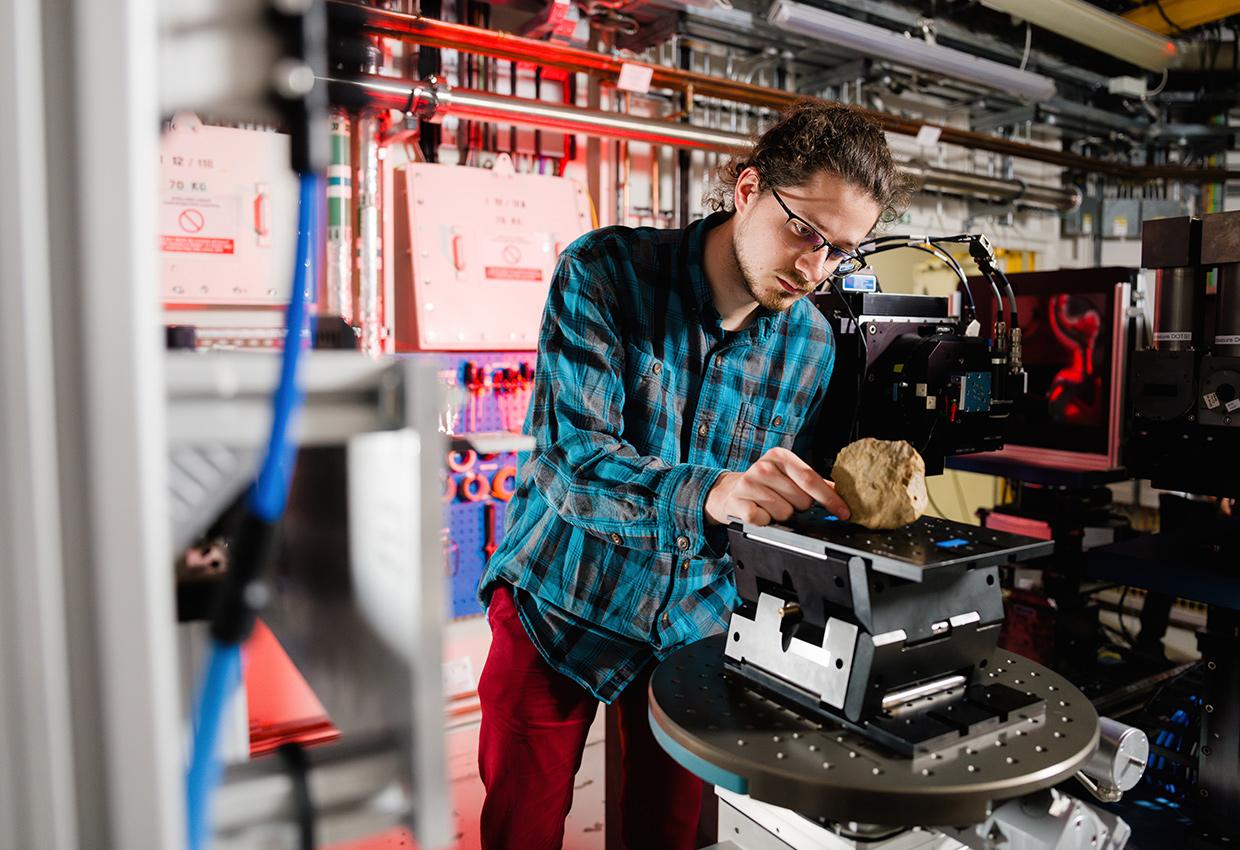 X-ray Diffraction (XRD) for Materials Science | Diamond Light Source