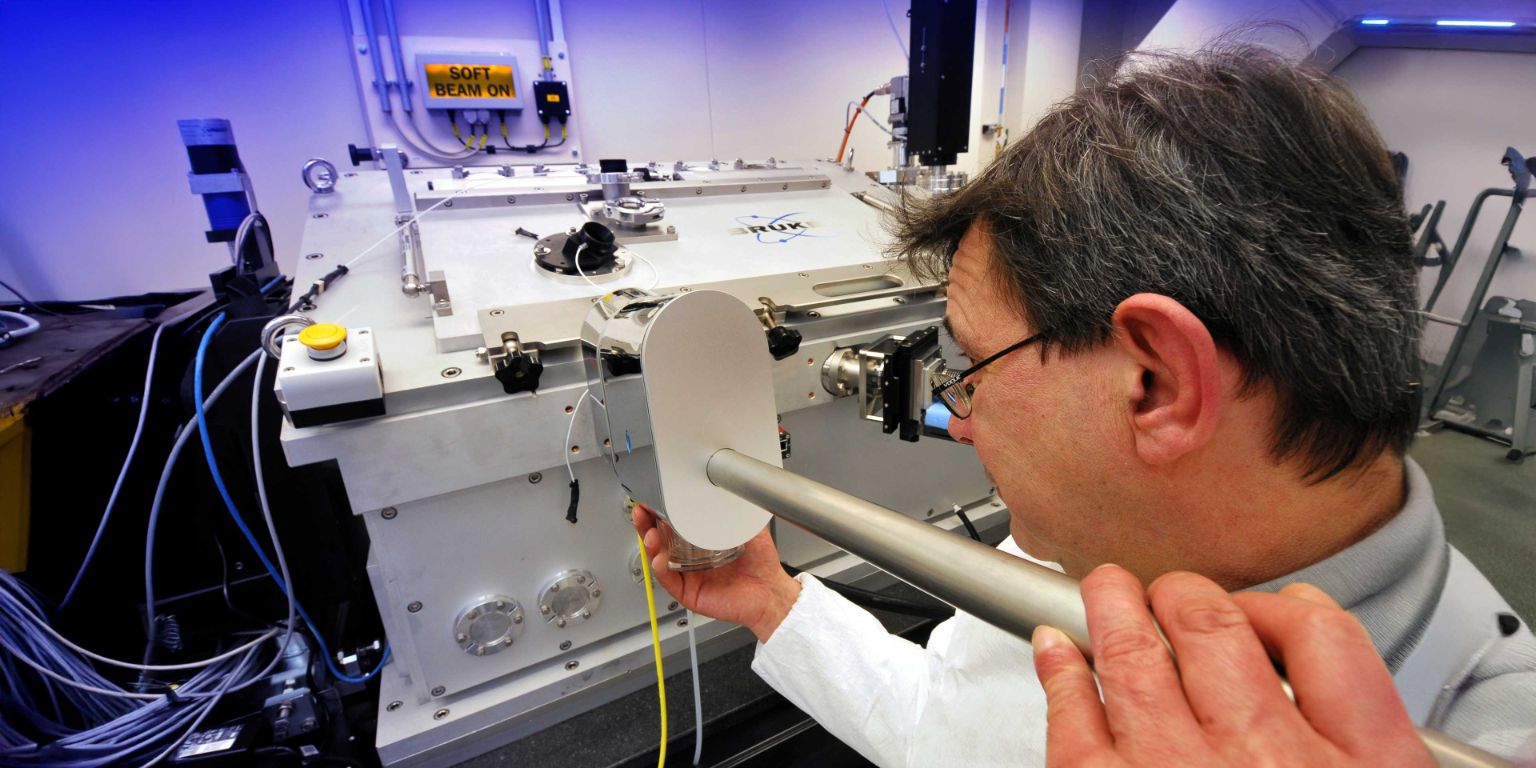 Scanning X-ray Microscopy (SXM) at Diamond | High-Resolution Elemental ...