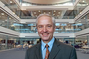 Gerd Materlik FRS - - Diamond Light Source