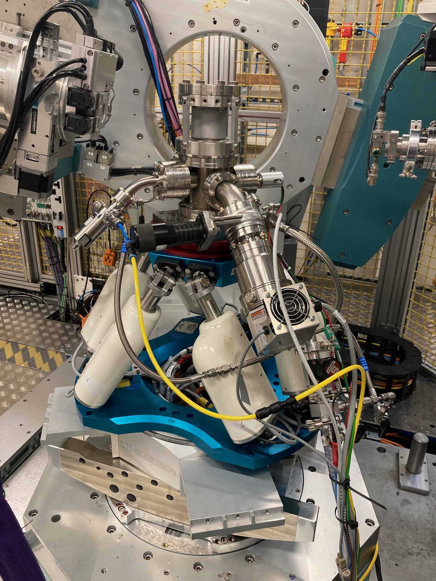 Ultra-High Vacuum (UHV) Experiments - - Diamond Light Source